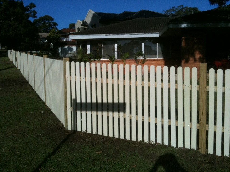 Picket Fencing - Farr Fencing